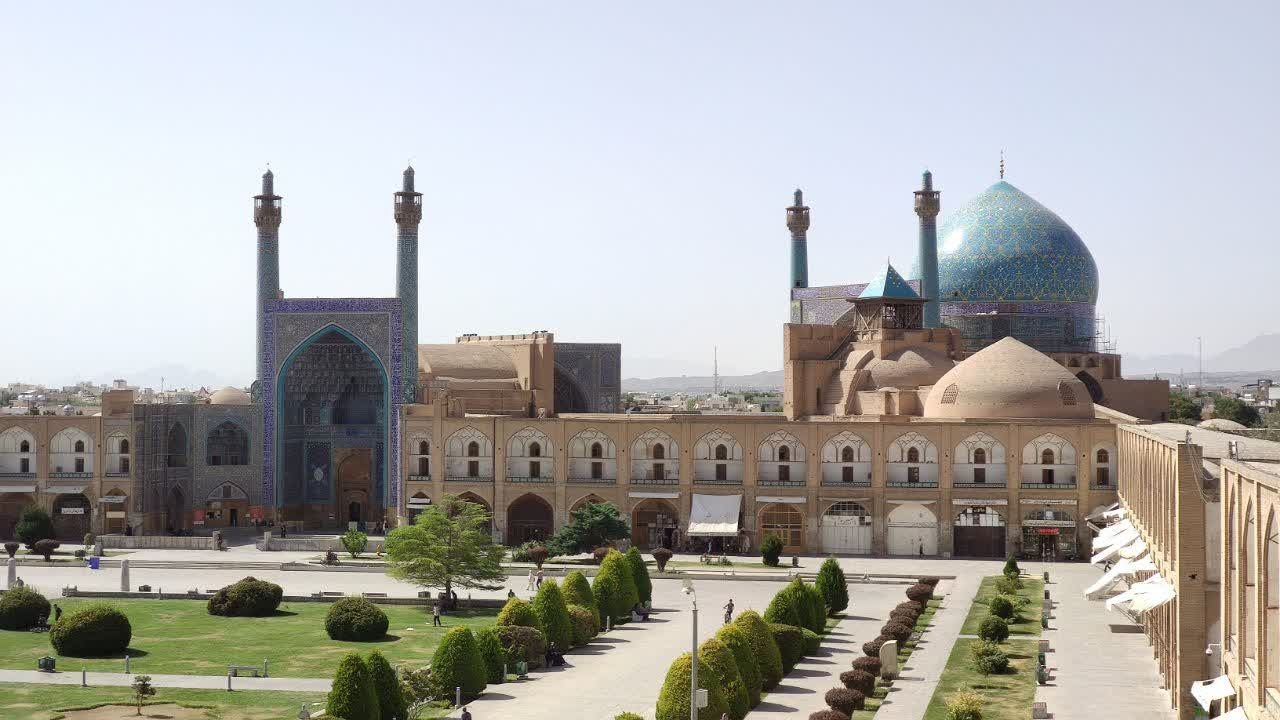اتمام عملیات مرمت کاشیهای گنبد مسجد امام اصفهان بزرگترین گنبد کاشی